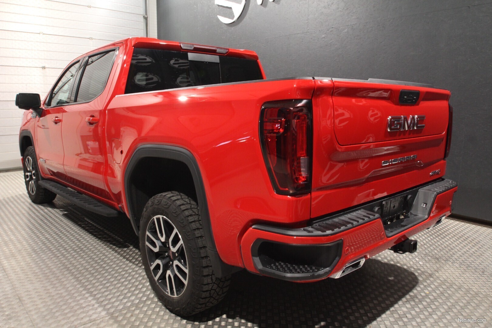 GMC Sierra 1500 LIMITED AT4 PREMIUM // MultiPro Tailgate, tyylikäs ...
