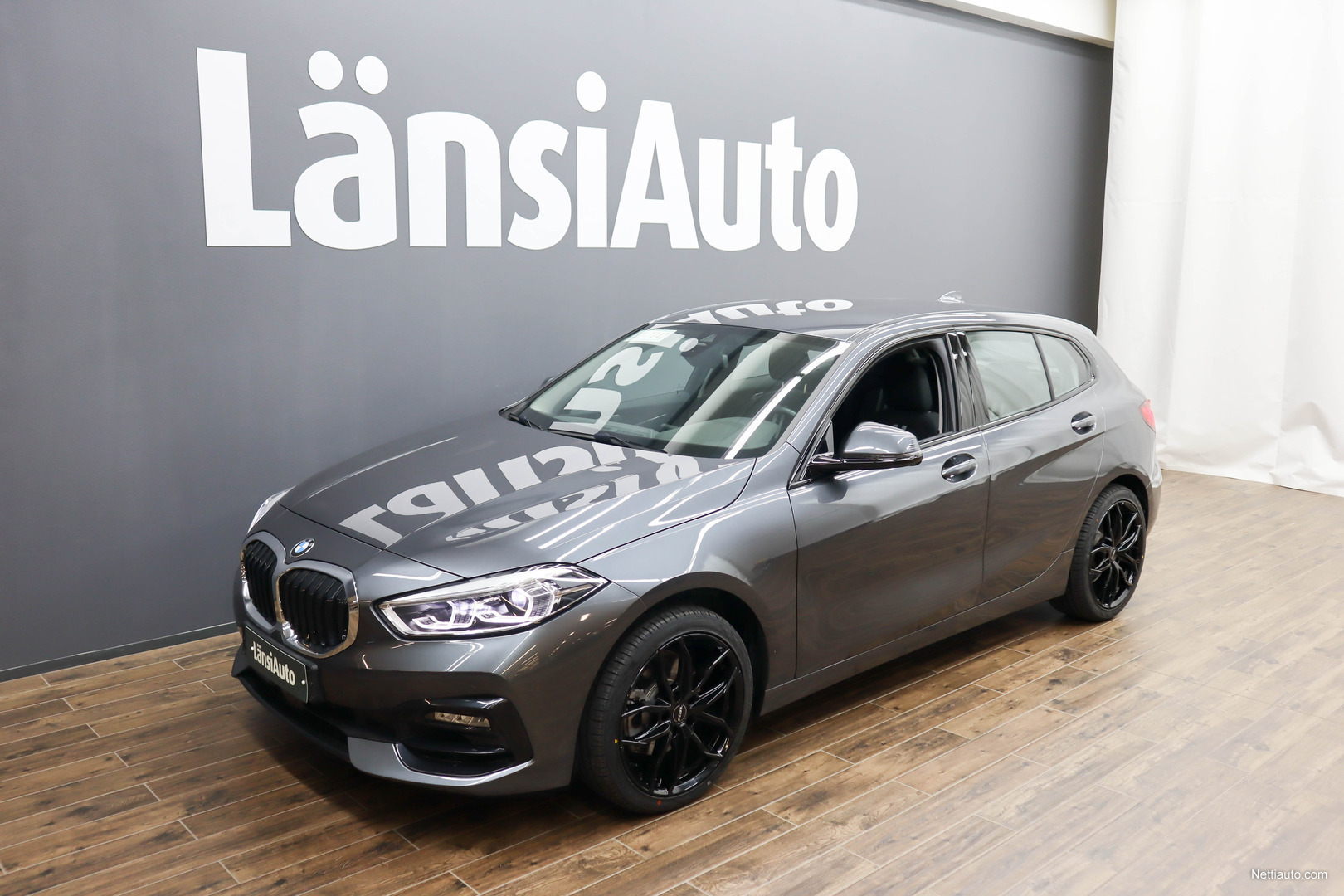 BMW 118 118i A Business Sport ** Sporttipenkit / LED-ajovalot / Tutkat / Navigointi ...