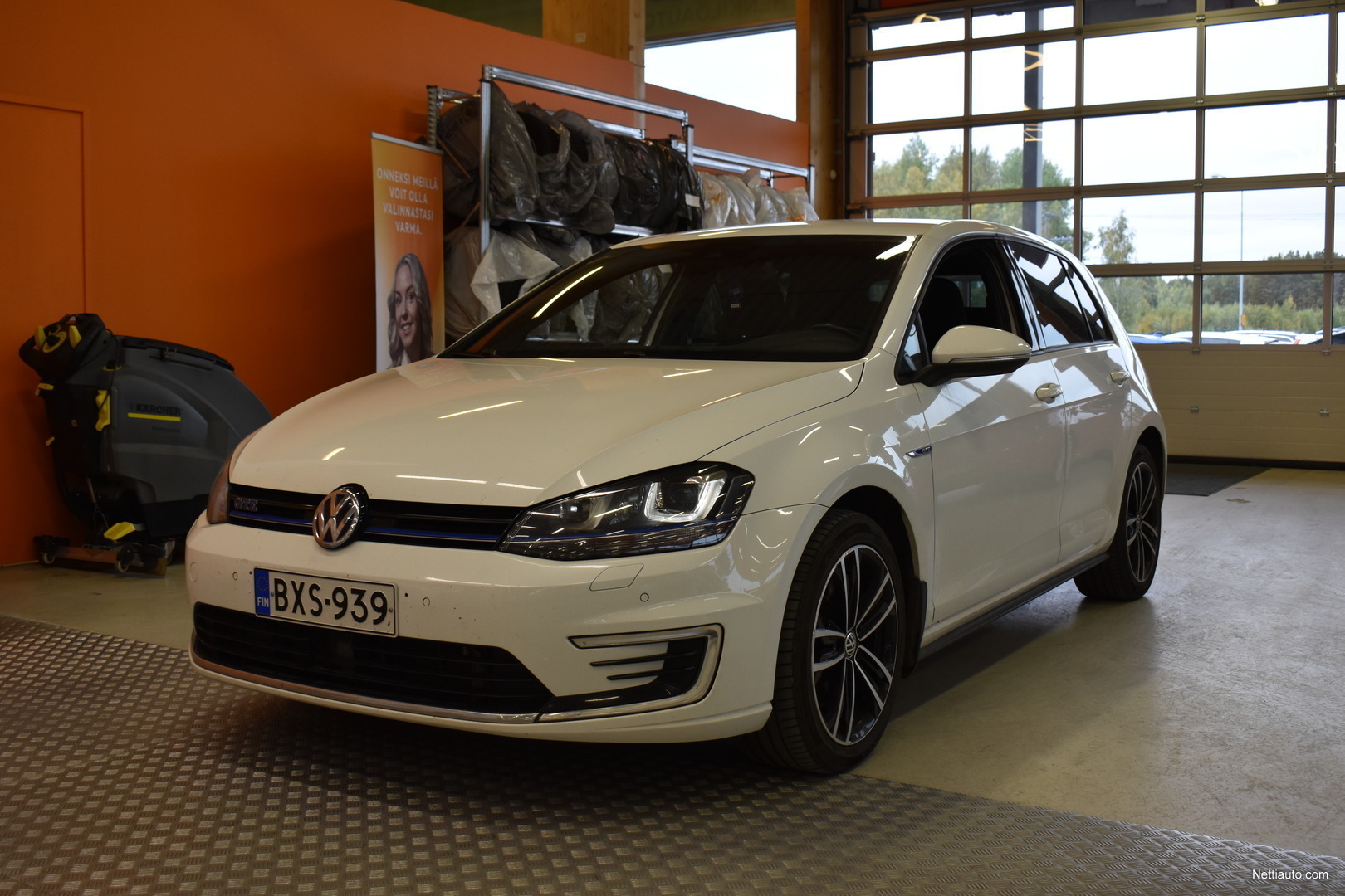 Volkswagen Golf GTE Plug-In Hybrid 150 kW (204 hv) DSG-automaatti ...