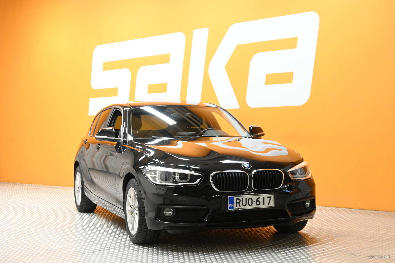 BMW 118 F20 Hatchback 118i Business ** Juuri katsastettu / LED-valot / Vakkari / Bluetooth / P ...