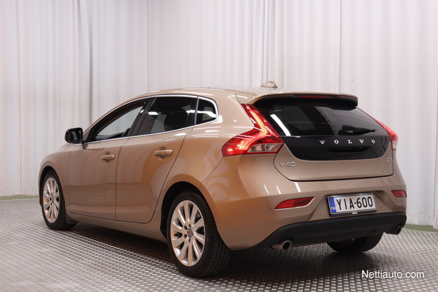 Volvo V40 D3 Summum aut ** ACC / Webasto / Driver Support / Panorama ...