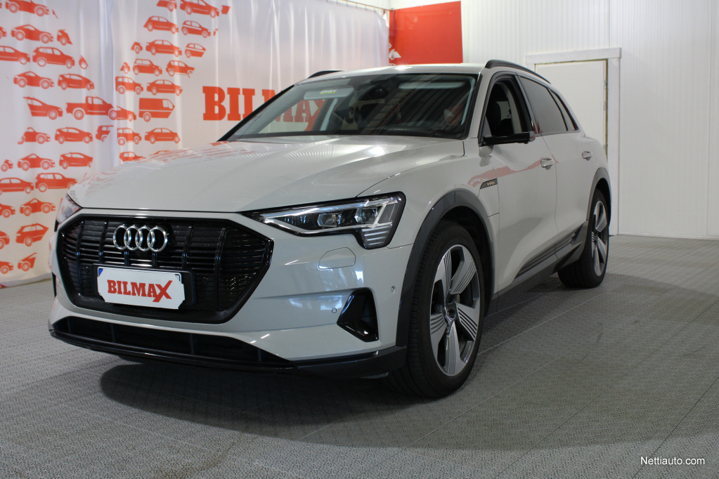 Audi e-tron 55 quattro *Huippuvareusteltu täys-sähköauto*Sivukamerat ...