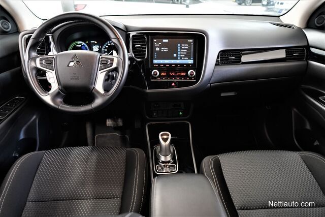 Mitsubishi Outlander PHEV 4WD 5P / Pienet kilsat! / Huollettu ...