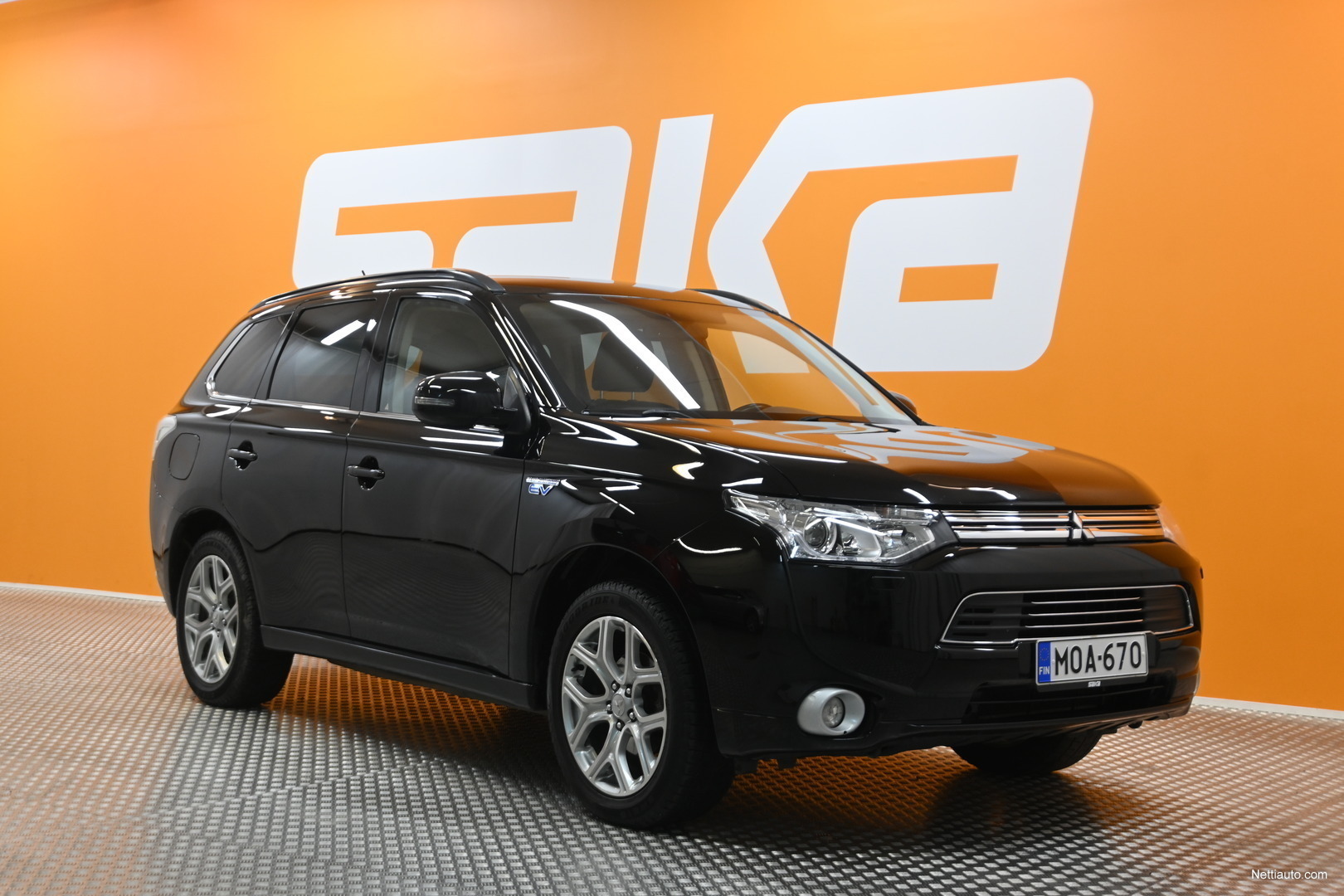 Mitsubishi Outlander PHEV Instyle Navi 4WD 5P ** KeyLessGo / Vakkari / Navi / Bluetooth / P ...