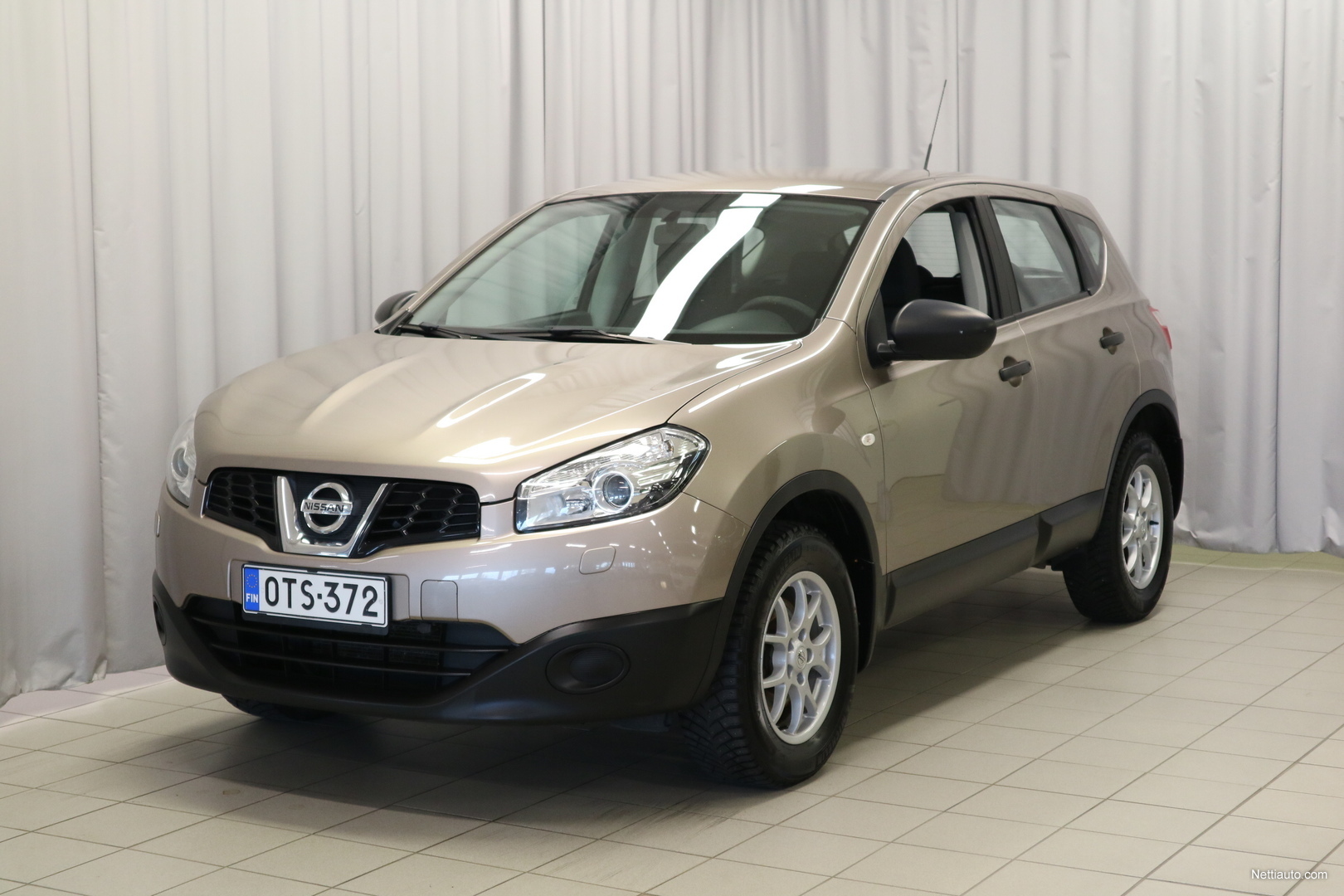 Nissan Qashqai 1,6L Stop / Start System 2WD 5M/T Select Edition ...