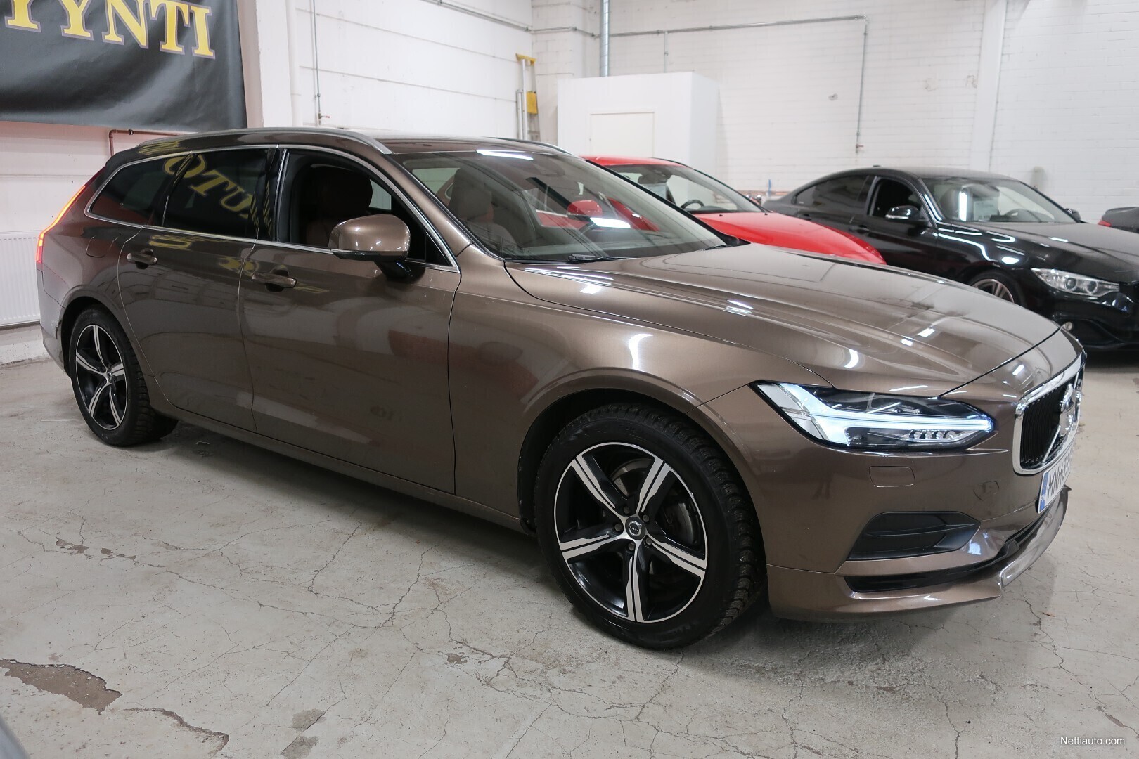 Volvo V90 D3 AWD aut Momentum Twilight Bronze // Navigointi ...