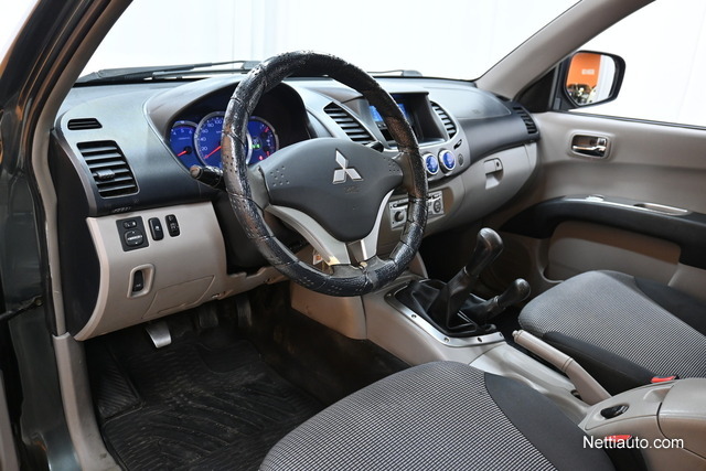 Mitsubishi L200 PICKUP CLUB CAB 2.5DI-D 4X4 **Vetokoukku / Lohkolämmitin / Aut. Ilmastointi ...
