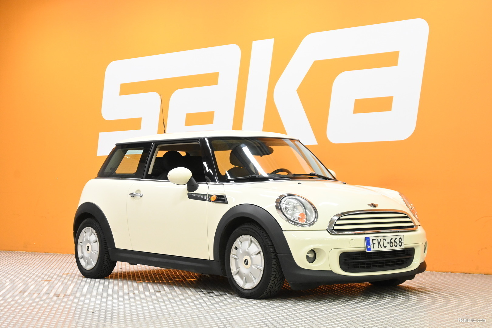 Mini One 55 kW MINIMALIST R56 Hatchback ** Suomi-auto / Kahdet renkaat ...