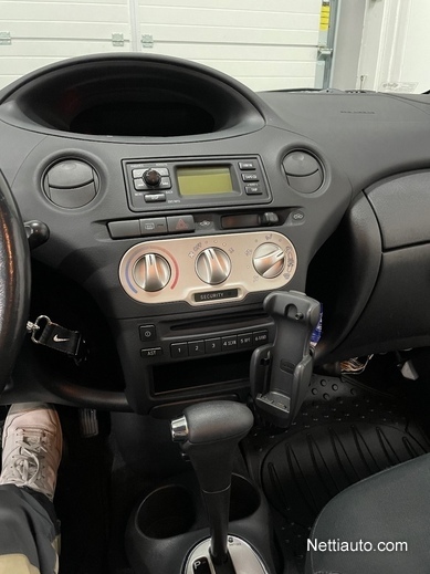 Toyota Yaris 1.3 VVT-i 5d A Linea Sol Viistoperä 2004 - Vaihtoauto ...