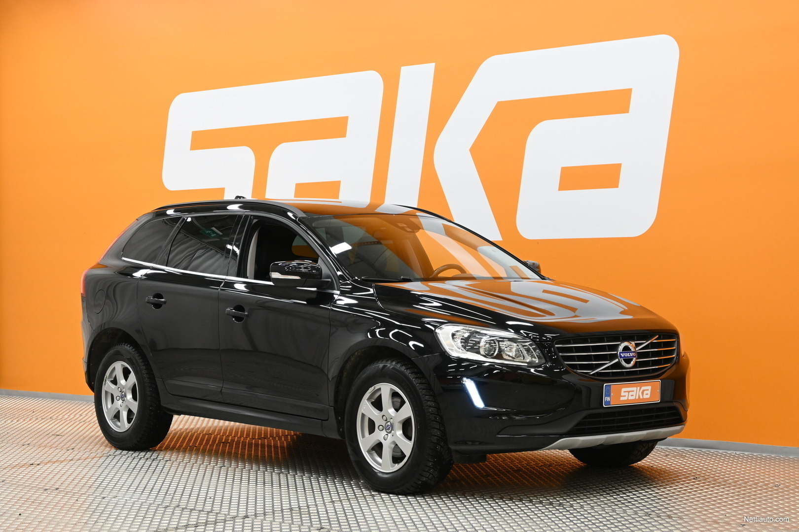 Volvo XC60 D4 AWD Momentum aut ** Webasto / Digimittaristo / Vakkari / Xenon ** Maastoauto SUV ...