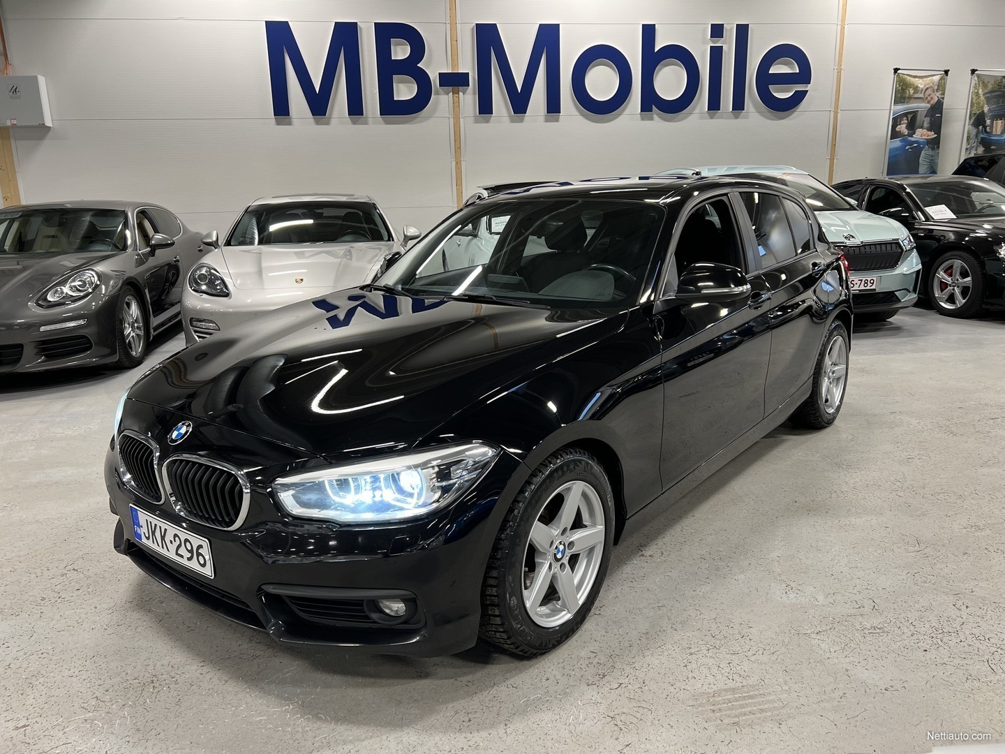BMW 118 F20 Hatchback 118i A Business / Suomi-auto / Kattoluukku / Huoltokirja Viistoperä 2017 ...