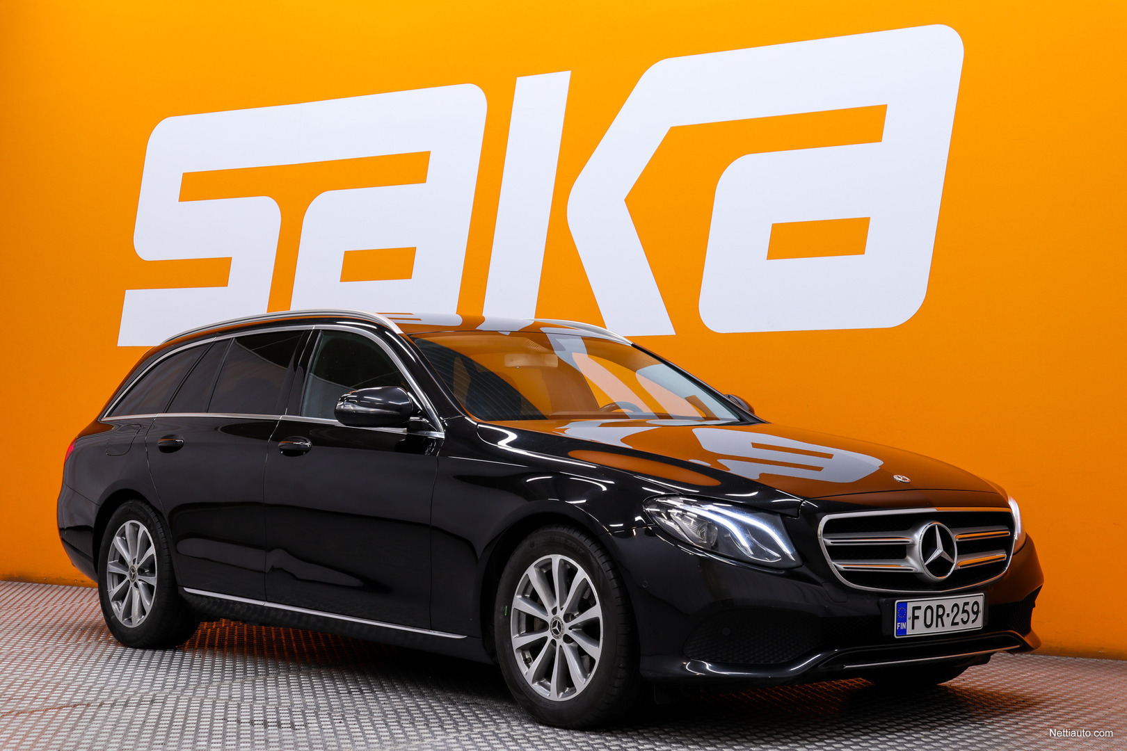 Mercedes-Benz E 220 d 4Matic T A Premium Business Avantgarde ** Comand ...
