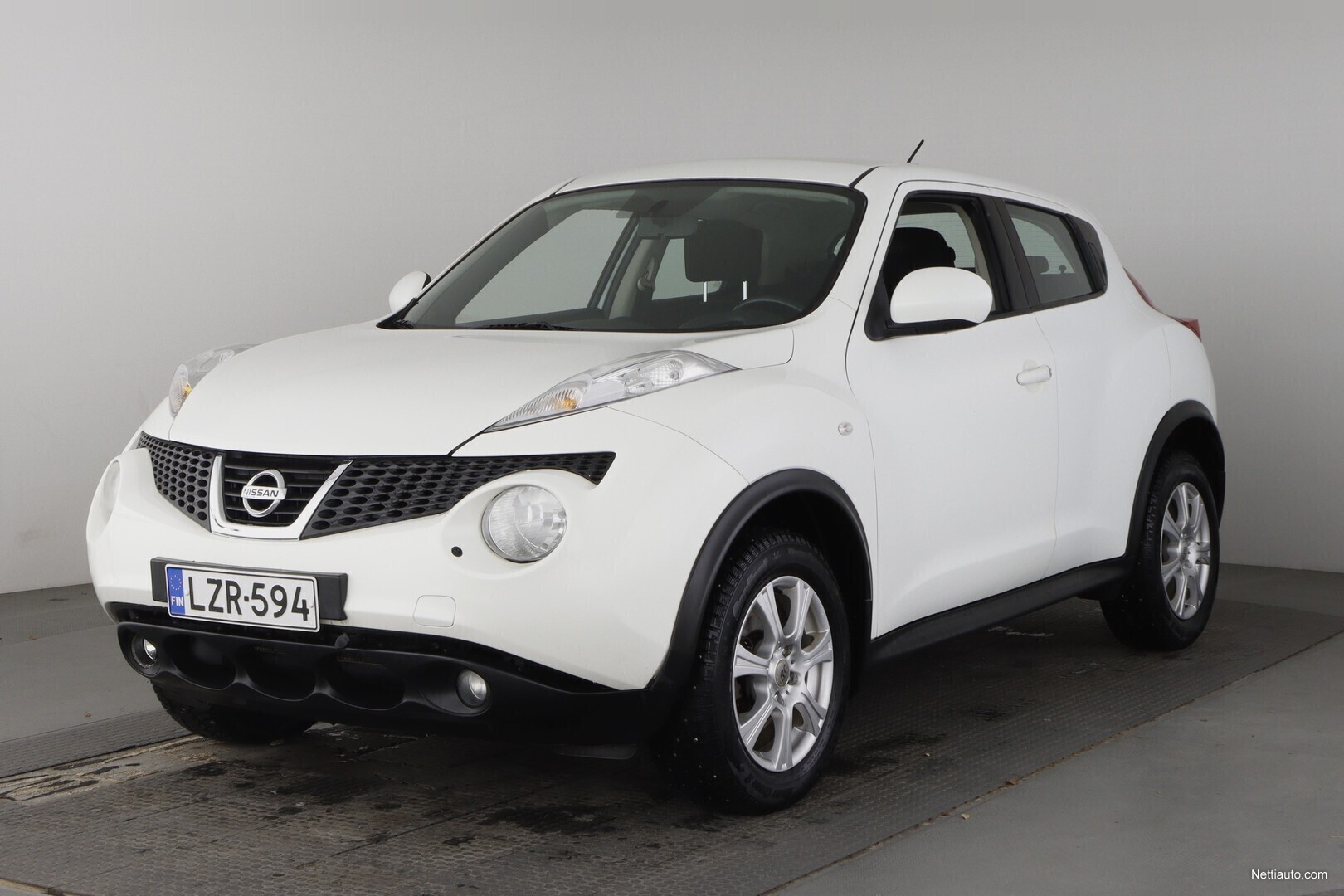 Nissan Juke 1,6L Pure Drive Acenta 2WD 5MT 17 Elegance **Vakionopeudensäädin / Bluetooth / AC ...