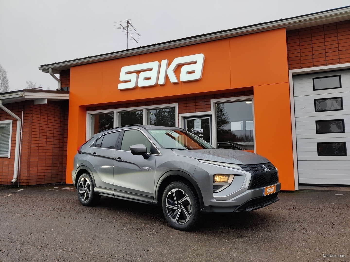 Mitsubishi Eclipse Cross 2.4 PHEV Inform 4WD ** Vakkari / KeyLessGo / P-kamera / Android / Apple ...