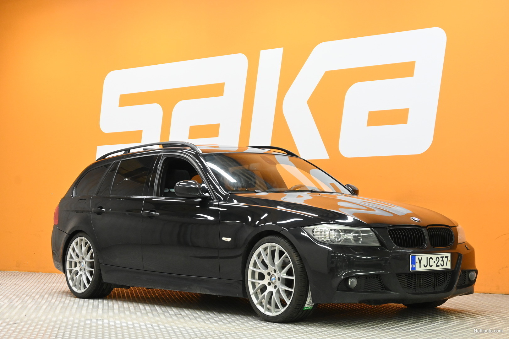 BMW 320 E91 Touring M-sport ** Panorama / Business Navi / Sporttipenkit ...