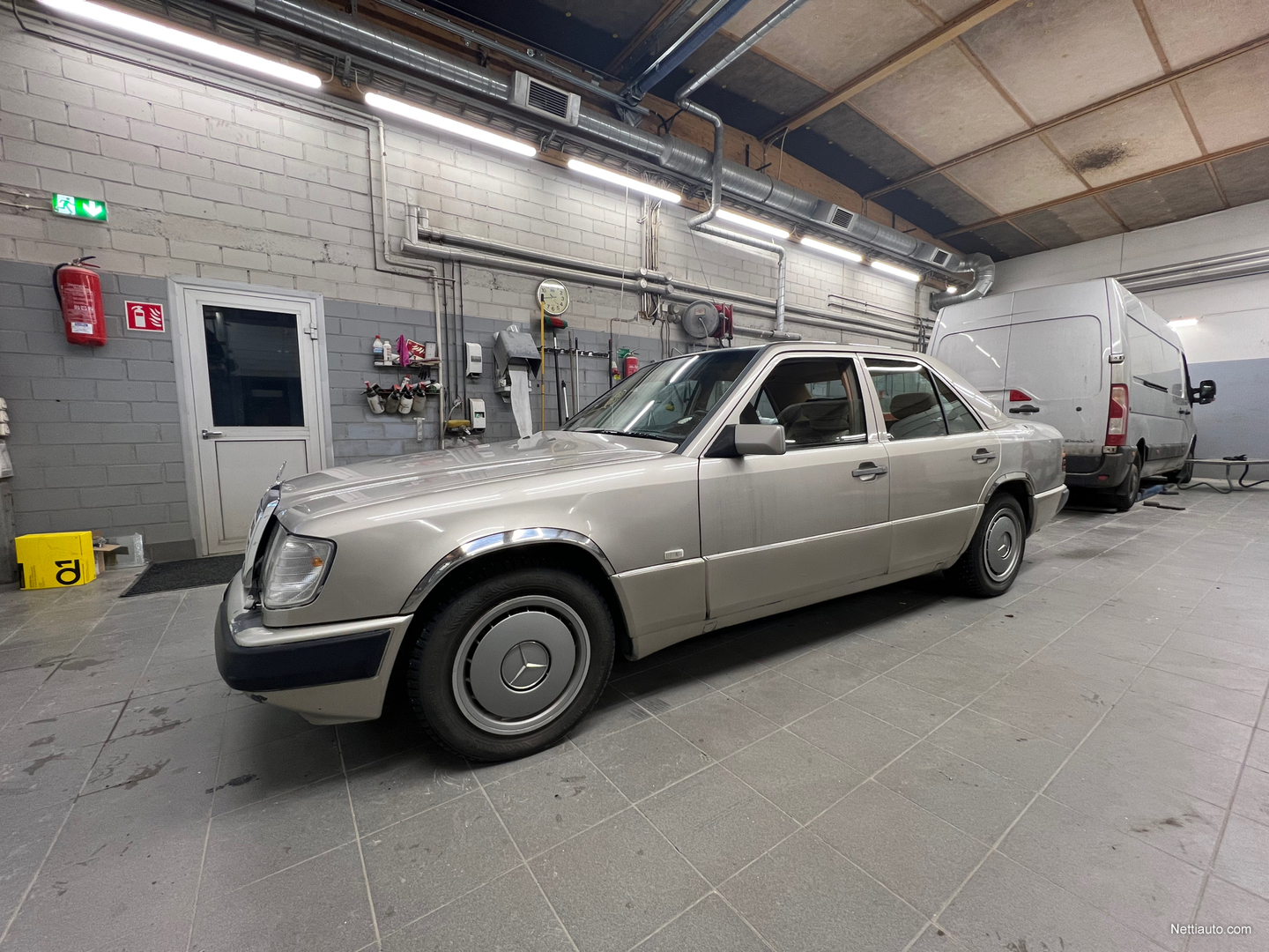Mercedes-Benz 260 Porrasperä 1986 - Vaihtoauto - Nettiauto