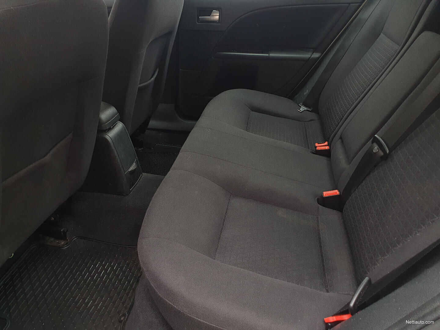 Ford Mondeo 2.0i Ghia Sedan 2.0i Porrasperä 2004 - Vaihtoauto - Nettiauto