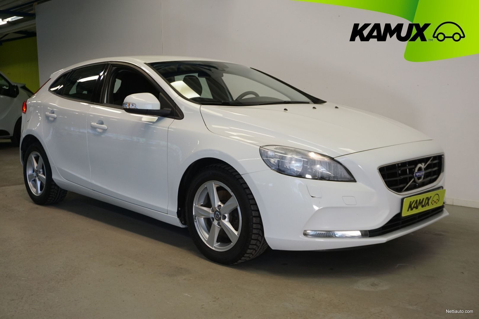 Volvo V40 T2 Kinetic / Pa-lämmitin / Tutka / Vakkari / Viistoperä 2014 - Vaihtoauto - Nettiauto