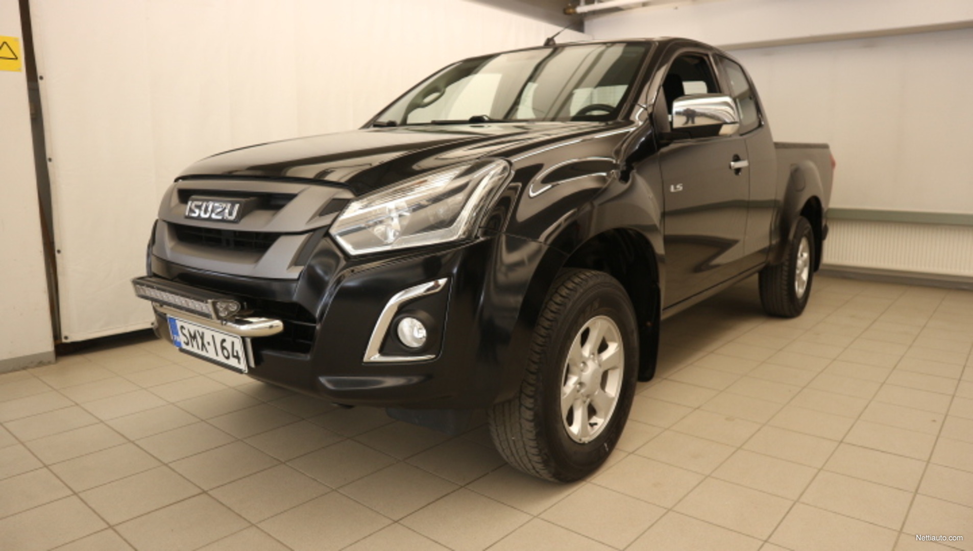 Isuzu D-Max Space Cab 1,9 TDi 4WD 6MT LS Black Edition Avolava 2018 - Vaihtoauto - Nettiauto