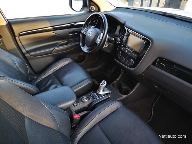 Mitsubishi Outlander PHEV 4WD Instyle Sport Edition / Navi / Koukku ...