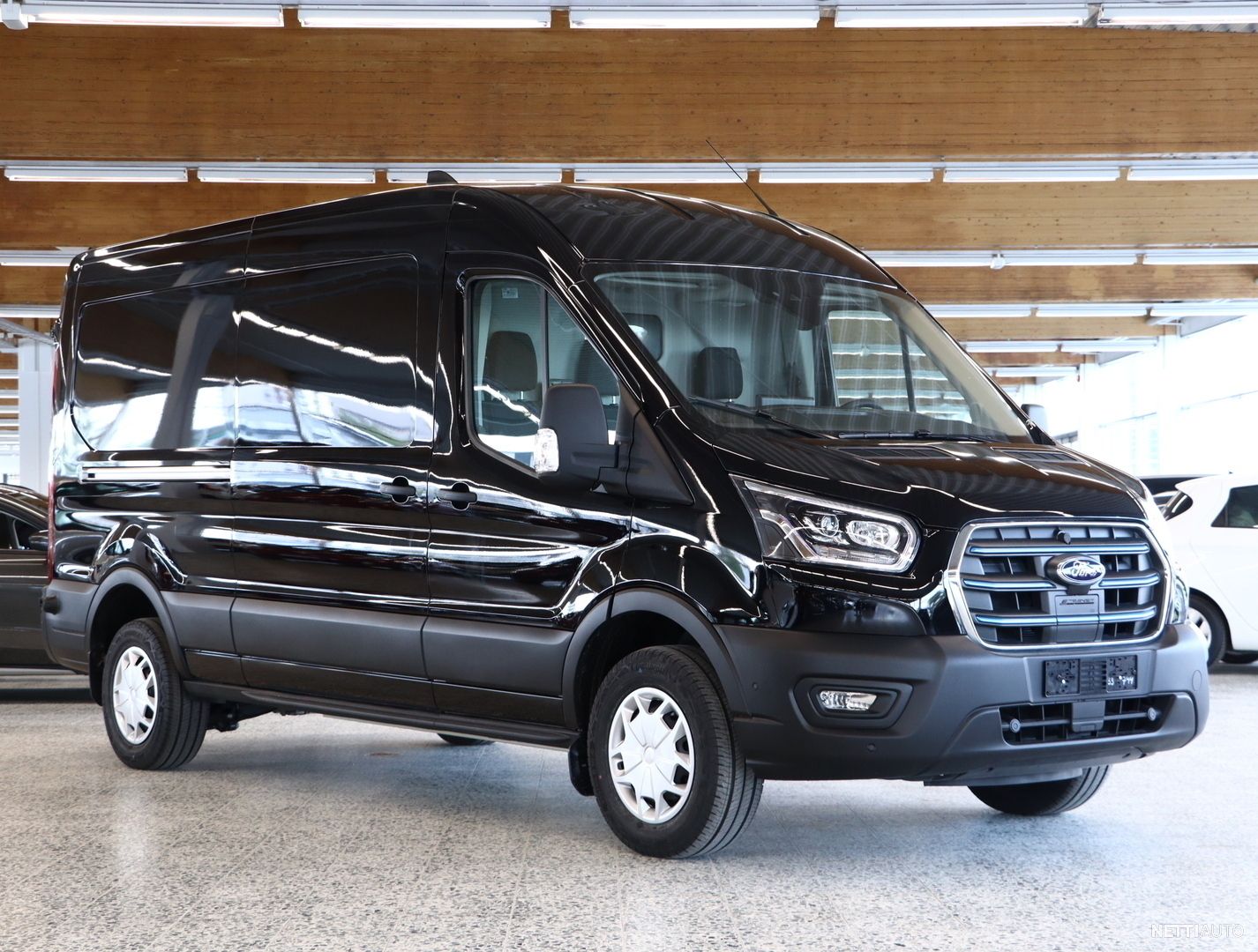 Ford Transit E-Transit Van 350 BEV 135 kW / 184 hv RWD-takaveto Trend ...
