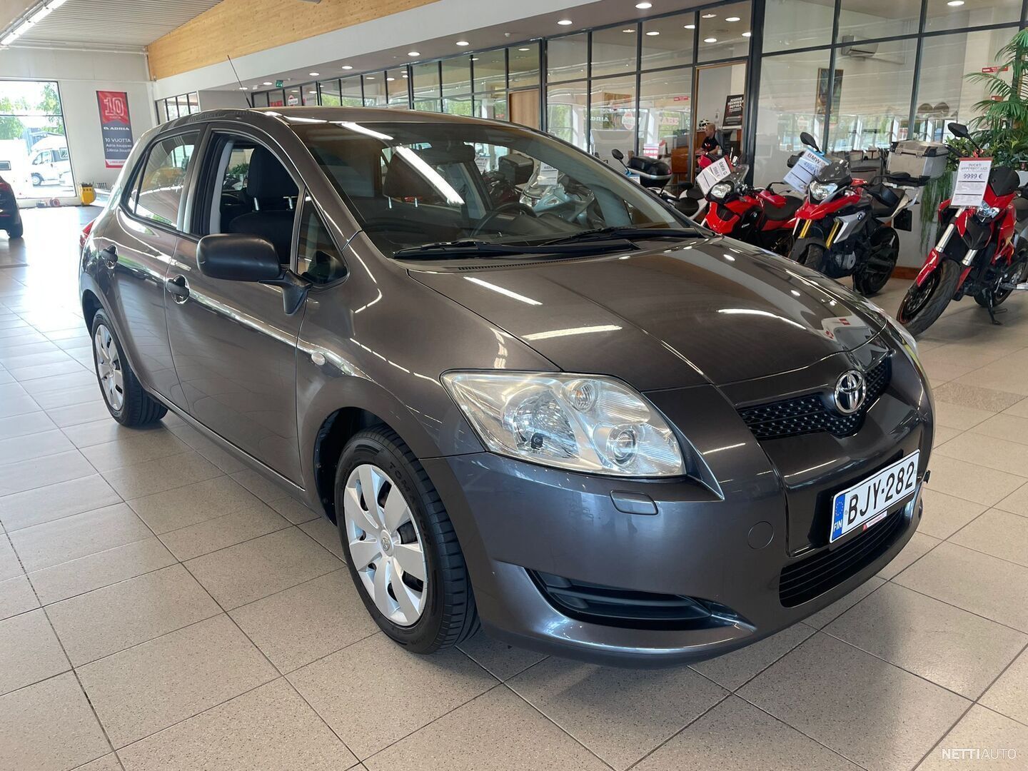 Toyota Auris 1,4 VVT-i Linea Terra 5ov - Vähän ajettu bensapihi Auris!! - Ilmainen ...