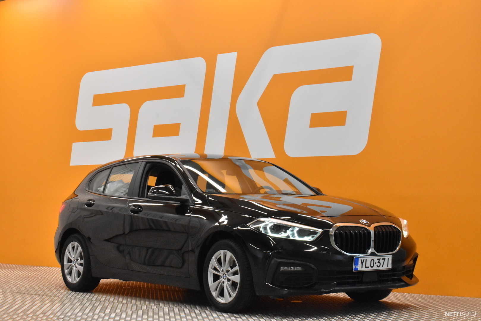BMW 118 F40 Hatchback Business ** Suomi-auto / Digimittaristo / LED-Valot / P.tutkat ...