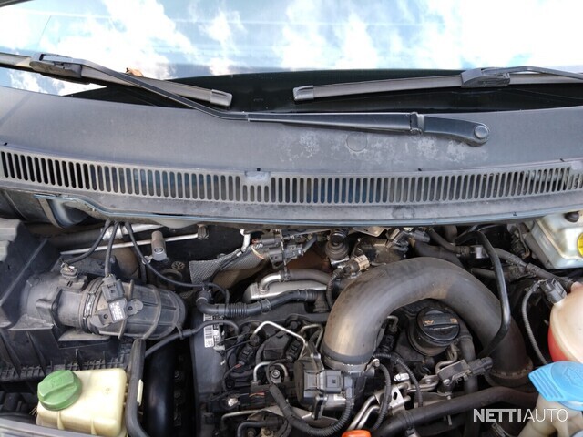 Volkswagen Transporter Kombi pitkä 2,0 TDI 103 kW 2-0-0-0 3200 kg Tila ...