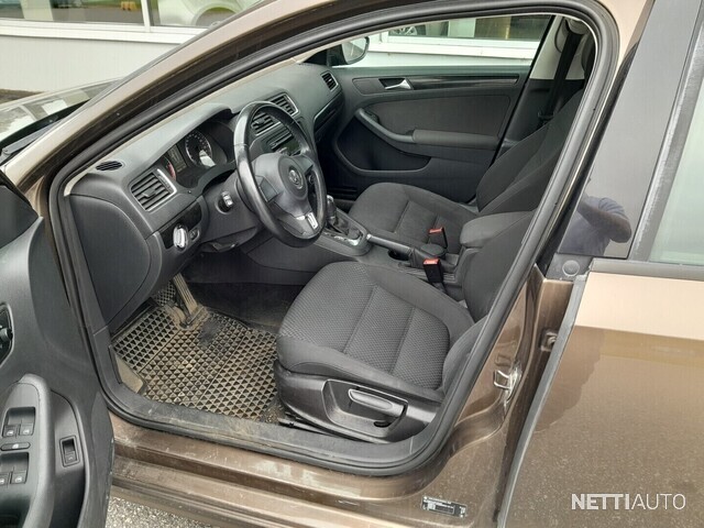 Volkswagen Jetta Comfortline 1,6 TDI 77 kW (105 hv) BlueMotion ...