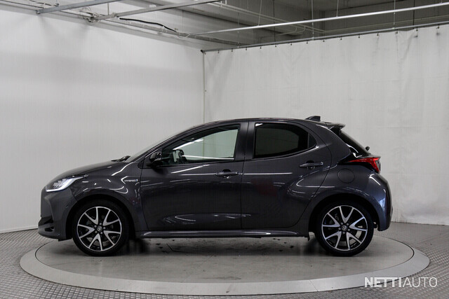 Toyota Yaris 1.5 Hybrid Style - Digimittaristo, Puolinahkaverhoilu ...