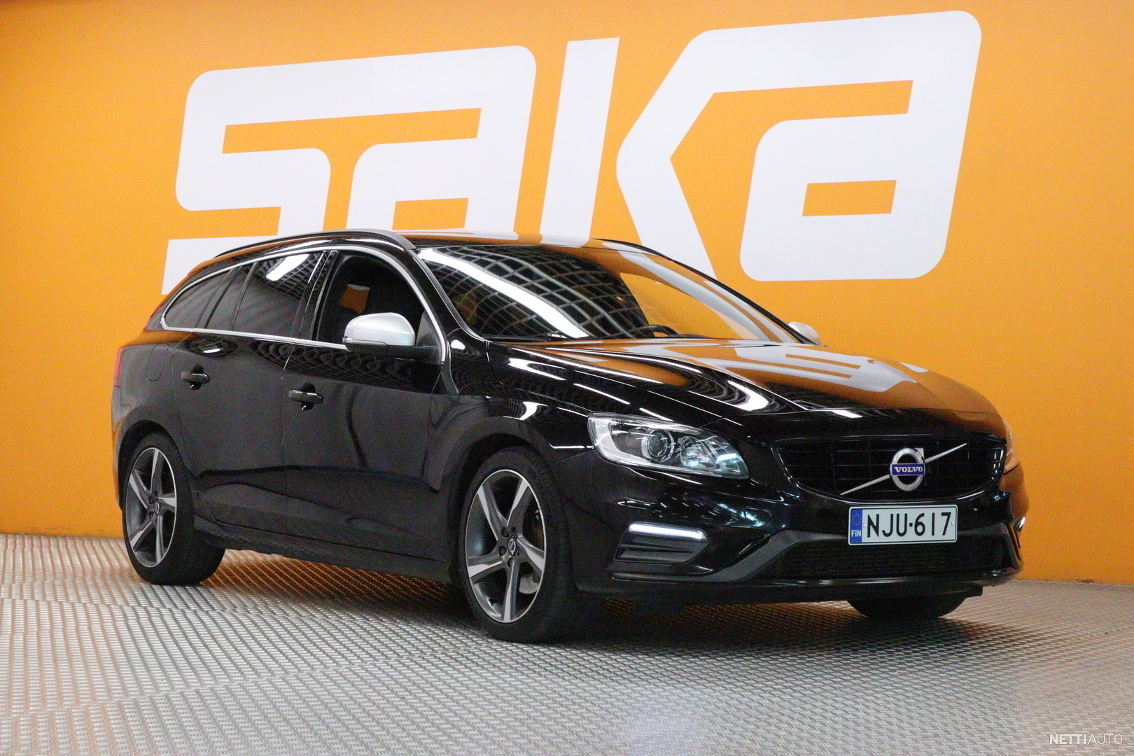 Volvo V60 D5 R-Design aut Polestar ** Suomi-Auto / Webasto / Navi ...