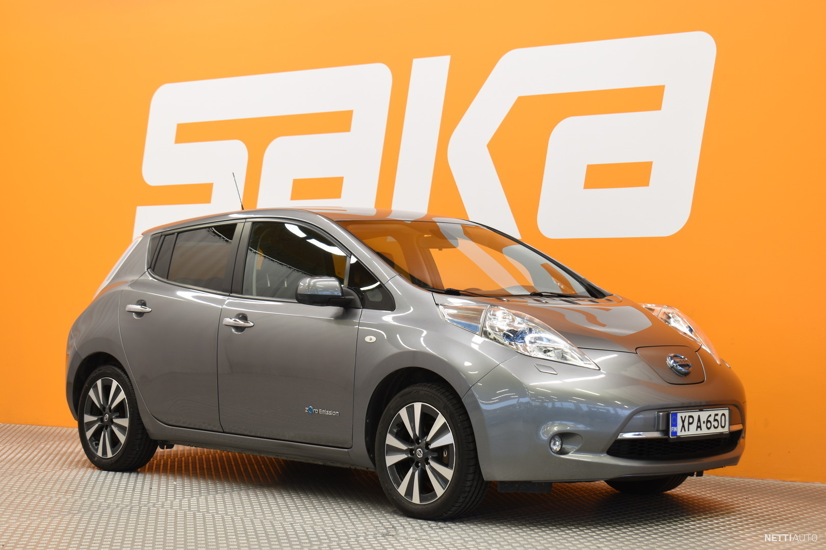 Nissan Leaf Tekna Leather 30 kWh ** Ilmalämpöpumppu / 360° / Bose ...