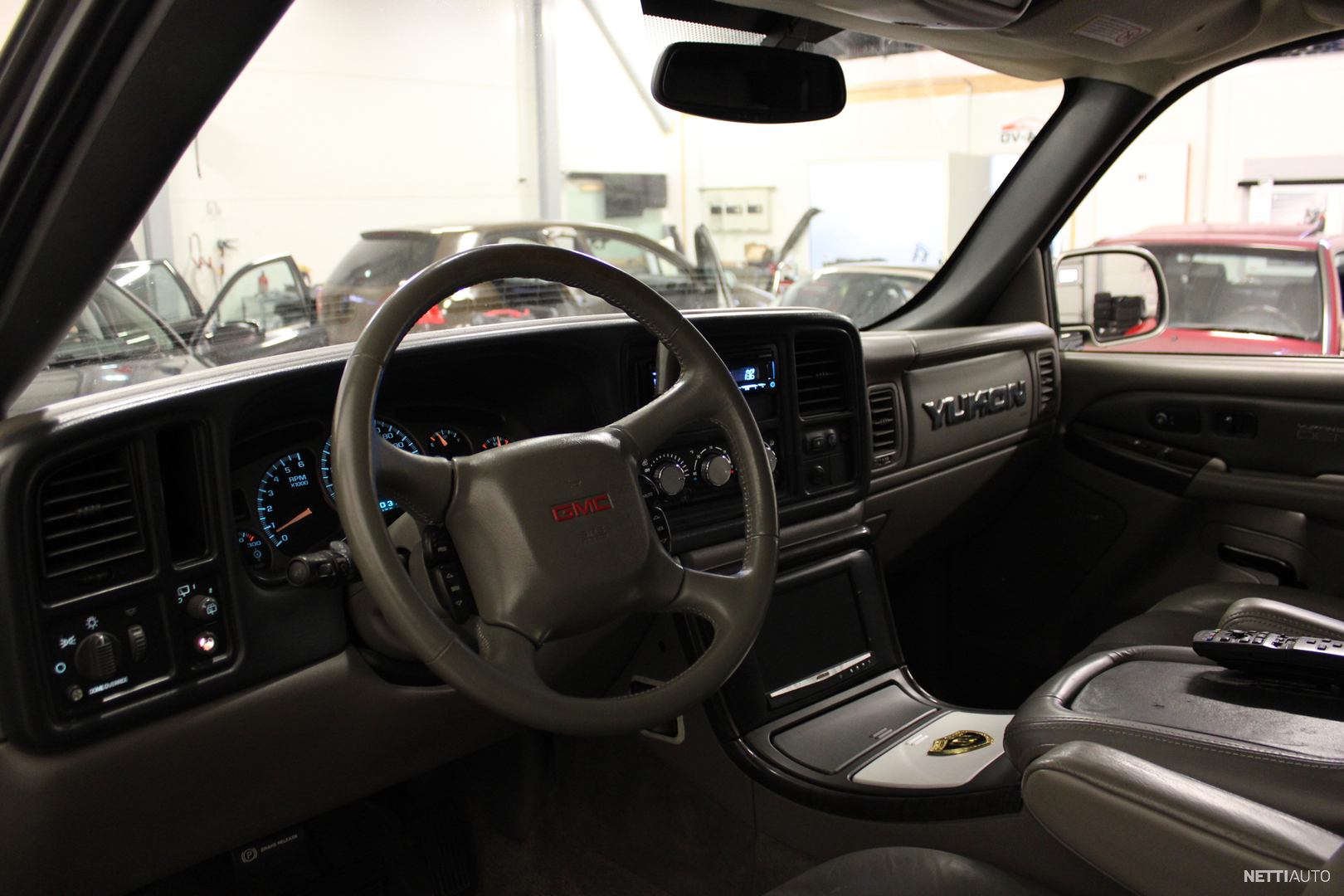 GMC Yukon 1500 Denali 6.0 V8 AWD Tila-auto 2001 - Vaihtoauto - Nettiauto