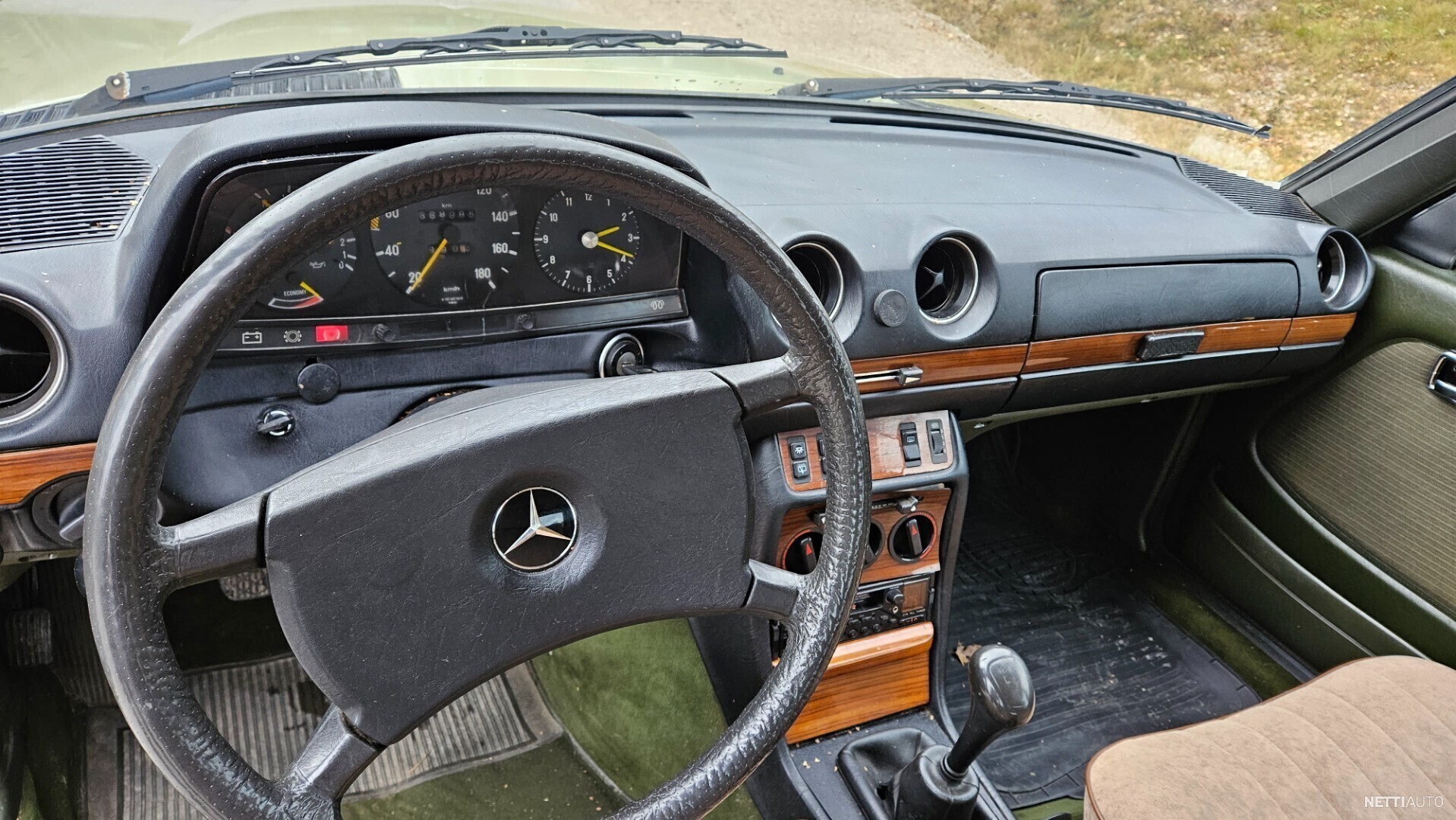 Mercedes-Benz 300 300 D FARKKU AIKA HIENO KATTOLUUKKU KESKUSLUKKO SÄHKÖLASIT Farmari 1981 ...