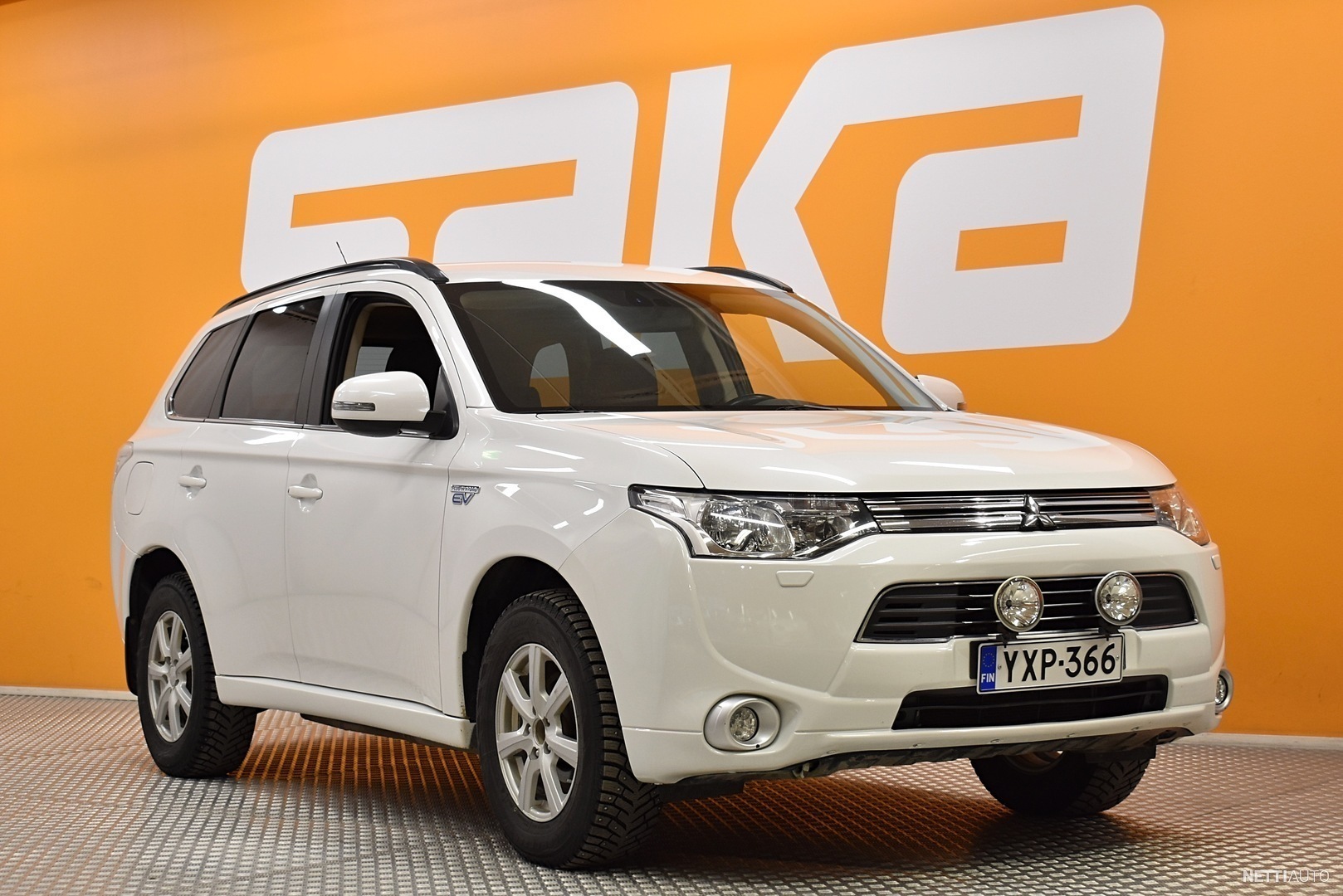 Mitsubishi Outlander PHEV Intense Plus 4WD 5P ** Merkkihuollot / Webasto / KeyLessGo / P-kamera ...