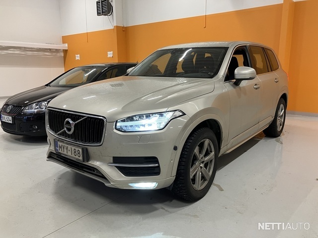 Volvo XC90 D5 AWD Momemtum 7p ** Pilot Assist / Lisälämmitin / Nahkasisusta / Vetokoukku / Adapt ...