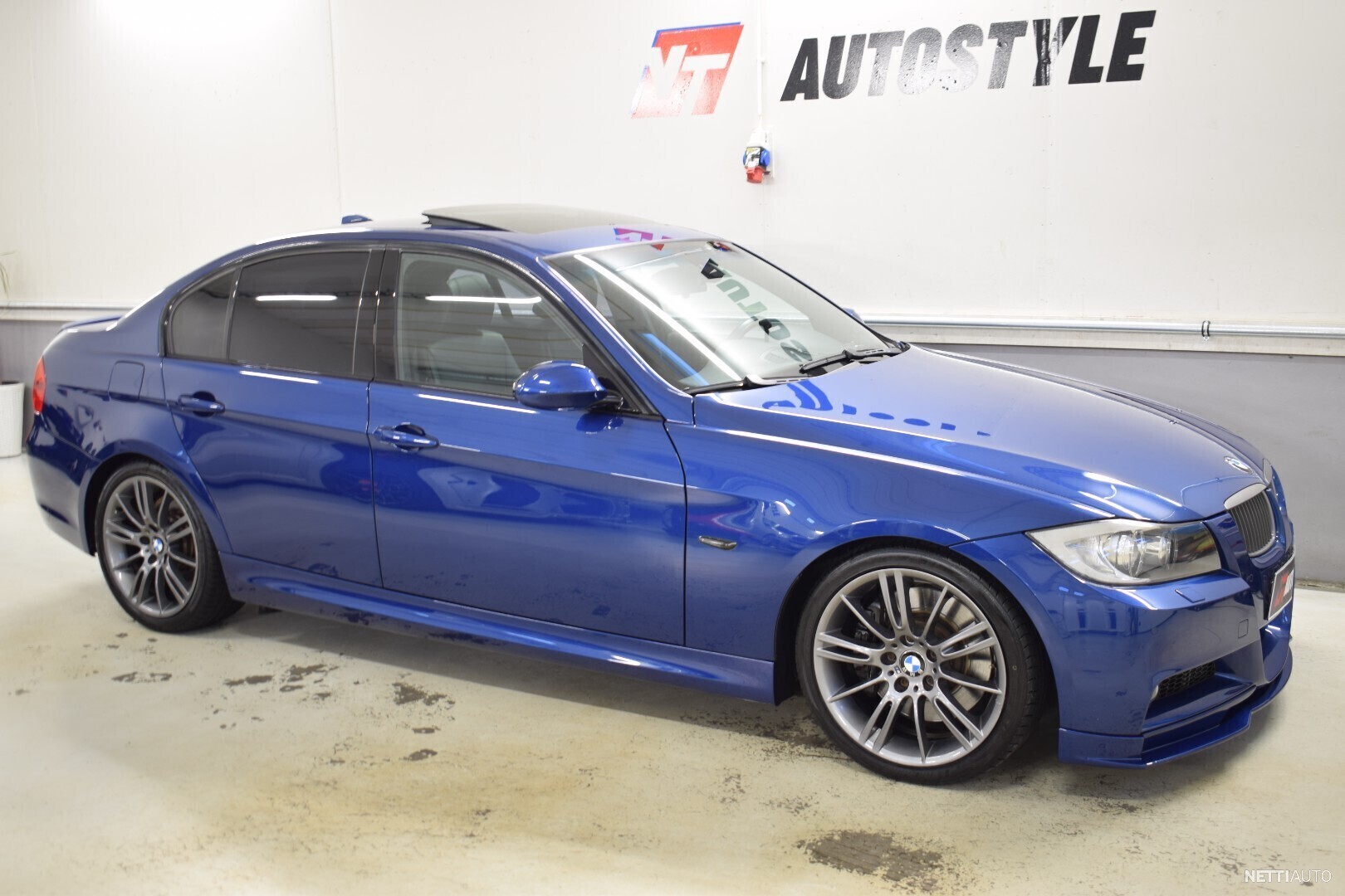 BMW 335 E90 4d A M-SPORT Todella näyttävä * Hieno yksilö Porrasperä ...