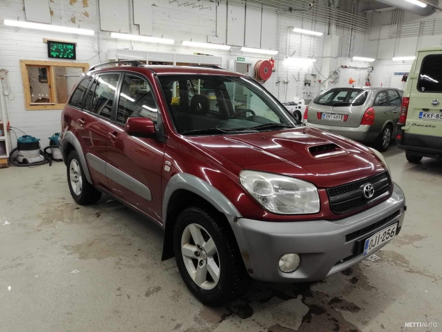 Toyota RAV4 2.0 D4D 4WD 5d Maastoauto SUV 2005 - Vaihtoauto - Nettiauto