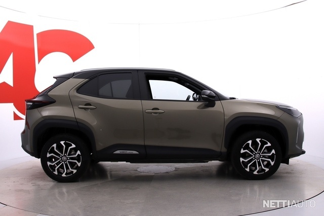 Toyota Yaris Cross 1,5 Hybrid Intense - Vetokoukku / 1-omistaja / Plus ...