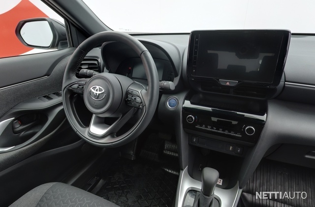 Toyota Yaris Cross 1,5 Hybrid Intense - Vetokoukku / 1-omistaja / Plus ...