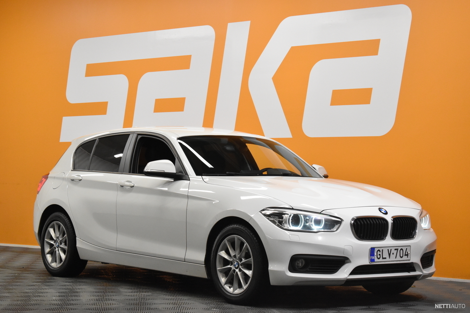 BMW 118 F20 Hatchback 118d A Business ** Suomi-auto / Vetokoukku / LED / Sporttipenkit / Vakkari ...