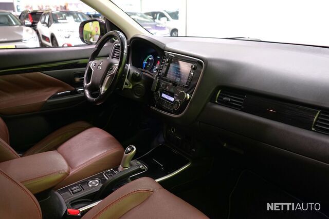 Mitsubishi Outlander PHEV Executive Edition / P.KAMERA / KATTOLUUKKU ...