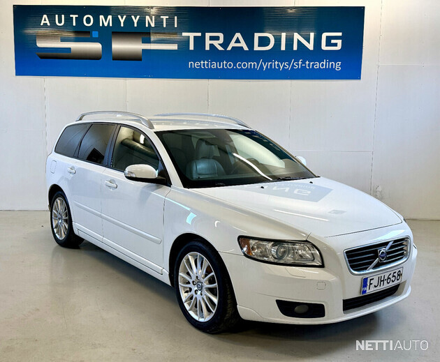 Volvo V50 2,0D (136 hv) man * BI-XENON * WEBASTO * CRUISE * PDC * 2 X ALUT * NAHAT * YM ...