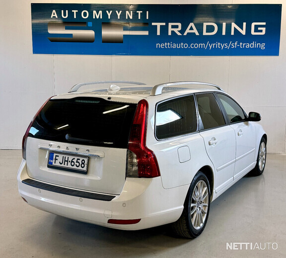 Volvo V50 2,0D (136 hv) man * BI-XENON * WEBASTO * CRUISE * PDC * 2 X ALUT * NAHAT * YM ...