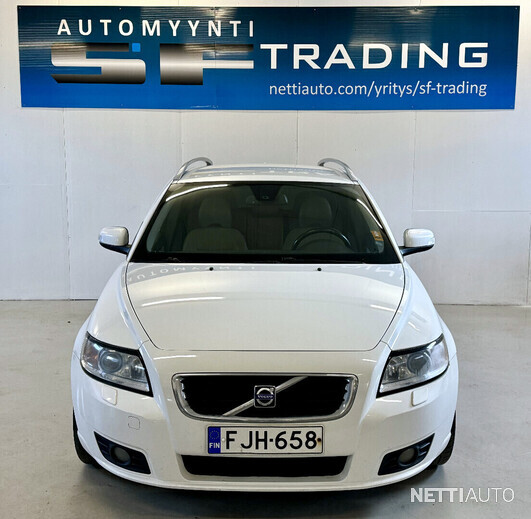 Volvo V50 2,0D (136 hv) man * BI-XENON * WEBASTO * CRUISE * PDC * 2 X ALUT * NAHAT * YM ...