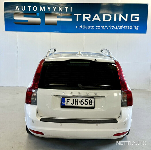 Volvo V50 2,0D (136 hv) man * BI-XENON * WEBASTO * CRUISE * PDC * 2 X ALUT * NAHAT * YM ...