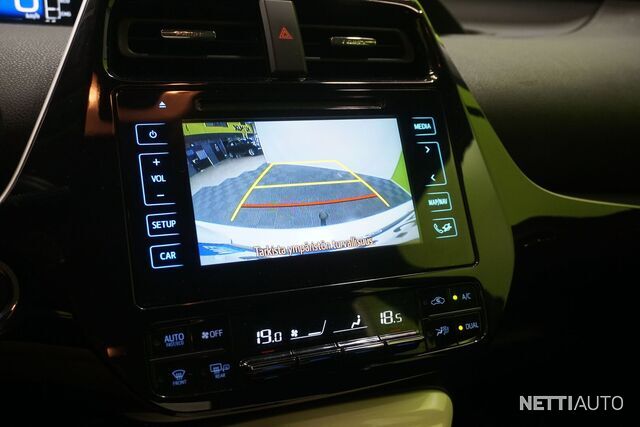 Toyota Prius Active / HUD / Vetokoukku / Lohkolämmitin / Peruutuskamera ...