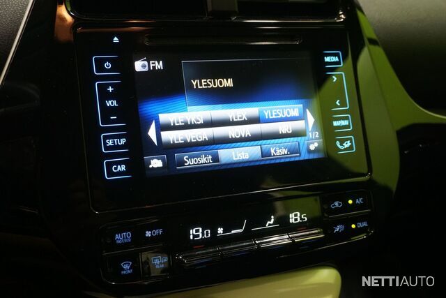 Toyota Prius Active / HUD / Vetokoukku / Lohkolämmitin / Peruutuskamera ...