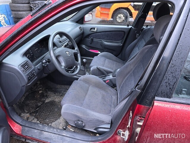 Toyota Corolla 1.4i Terra 4d Porrasperä 2001 - Vaihtoauto - Nettiauto