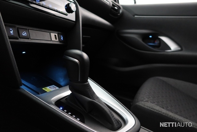 Toyota Yaris Cross 1,5 Hybrid AWD-i Intense - Plus-paketti / Lämpöratti ...